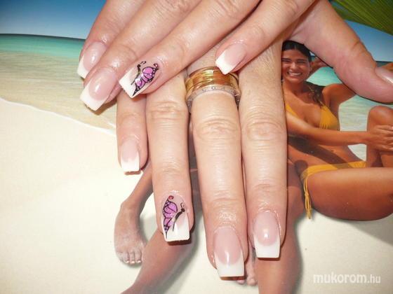 Műkörmös képek - Major Kinga - 029 - Akril körömdíszítés